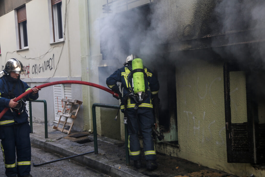 Πυρκαγιά ΤΩΡΑ σε διαμέρισμα στον Ζωγράφου Αττικής