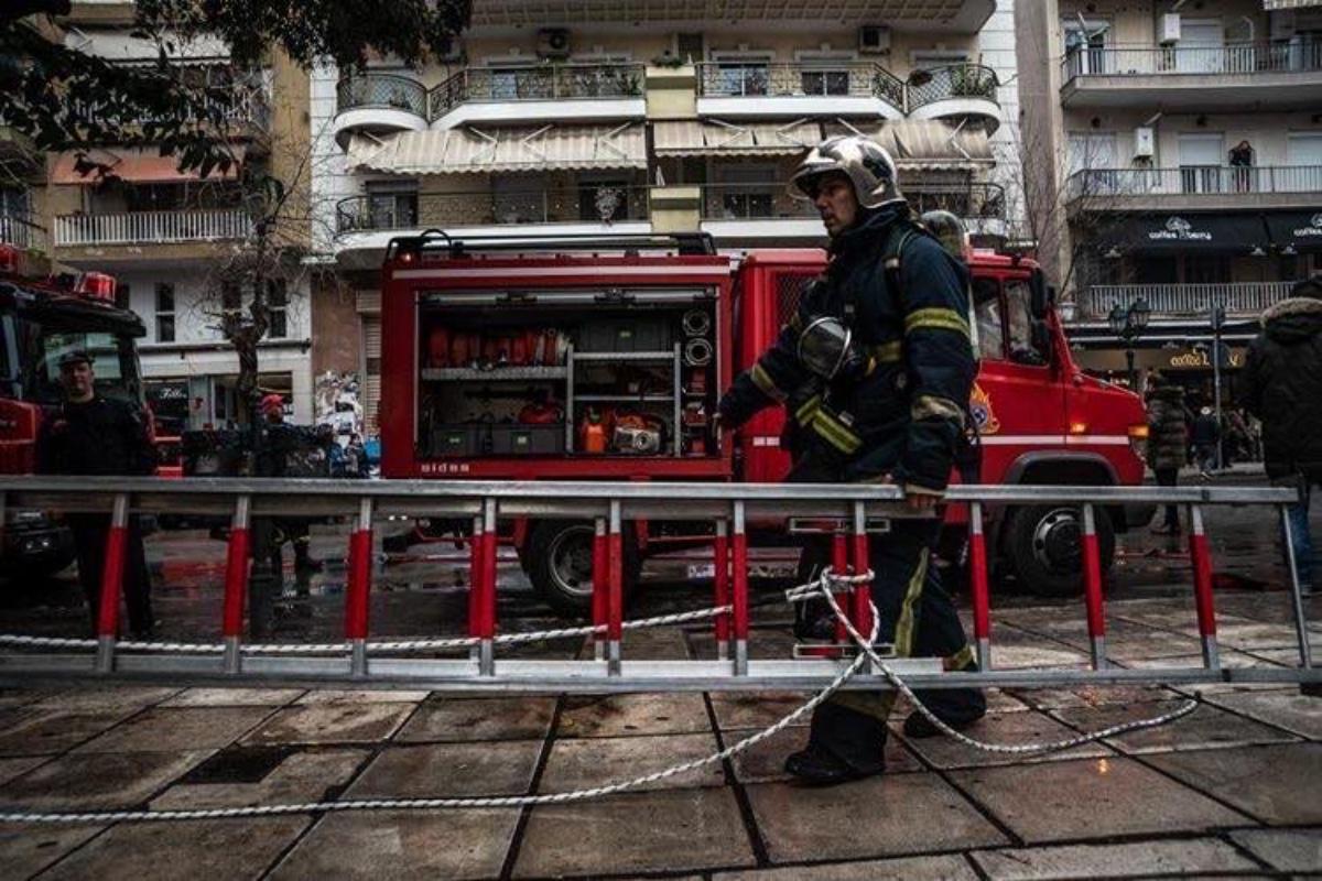 Πυρκαγιά σε δώμα πολυκατοικίας στο κέντρο της Αθήνα