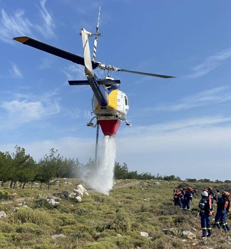 Ηράκλειο: Με δύο πυροσβεστικά ελικόπτερα ενισχύθηκε η Πυροσβεστική
