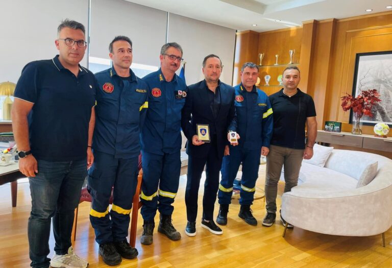 Στο Δήμαρχο Αλεξανδρούπολης η διοίκηση της Πυροσβεστικής Υπηρεσίας ΑΜ-Θ ...
